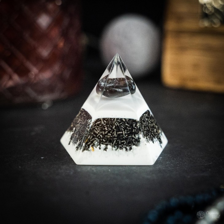 Pyramide Orgonite - 20 - 30 EUR